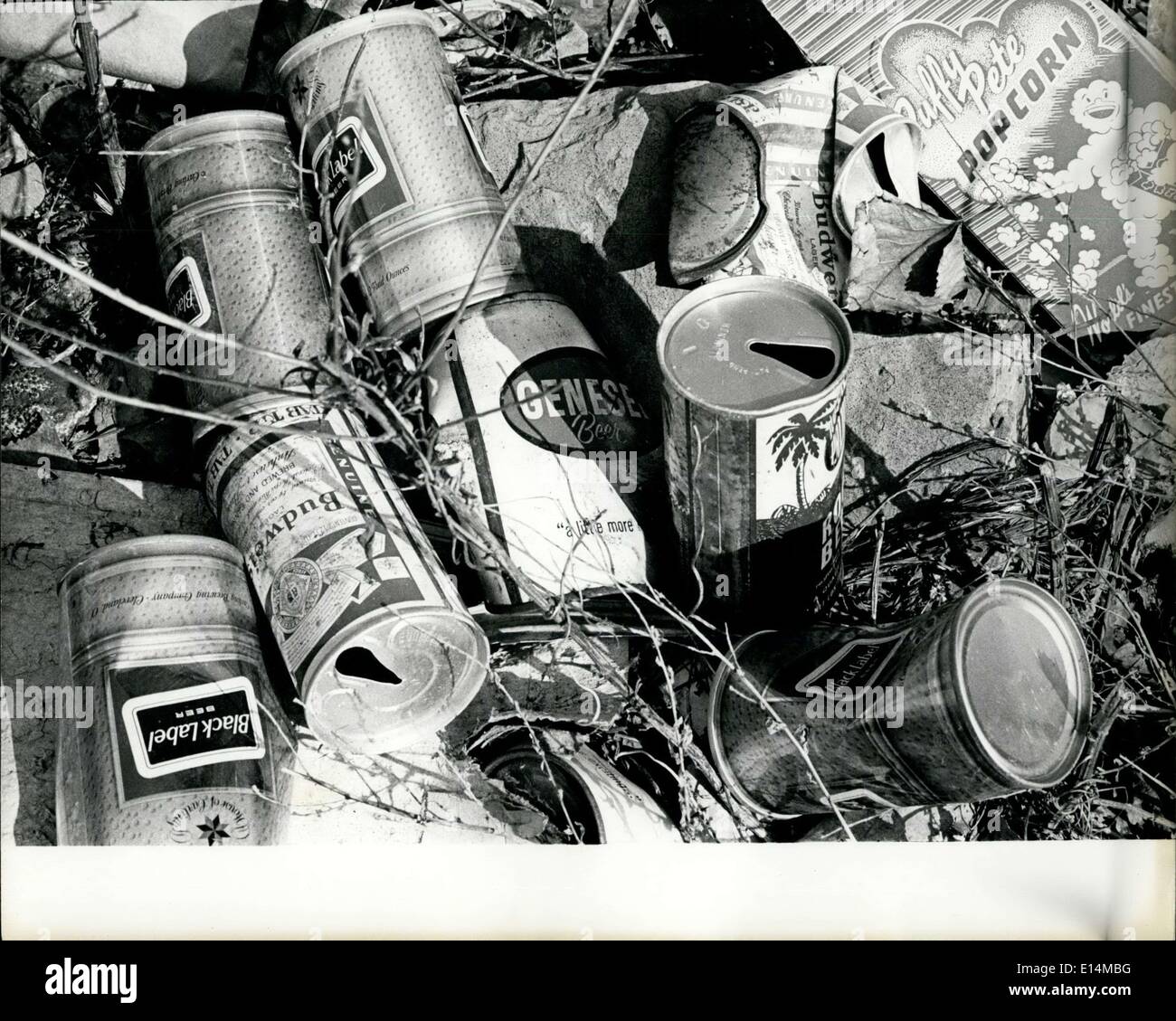 N y beer can litter hi-res stock photography and images - Alamy