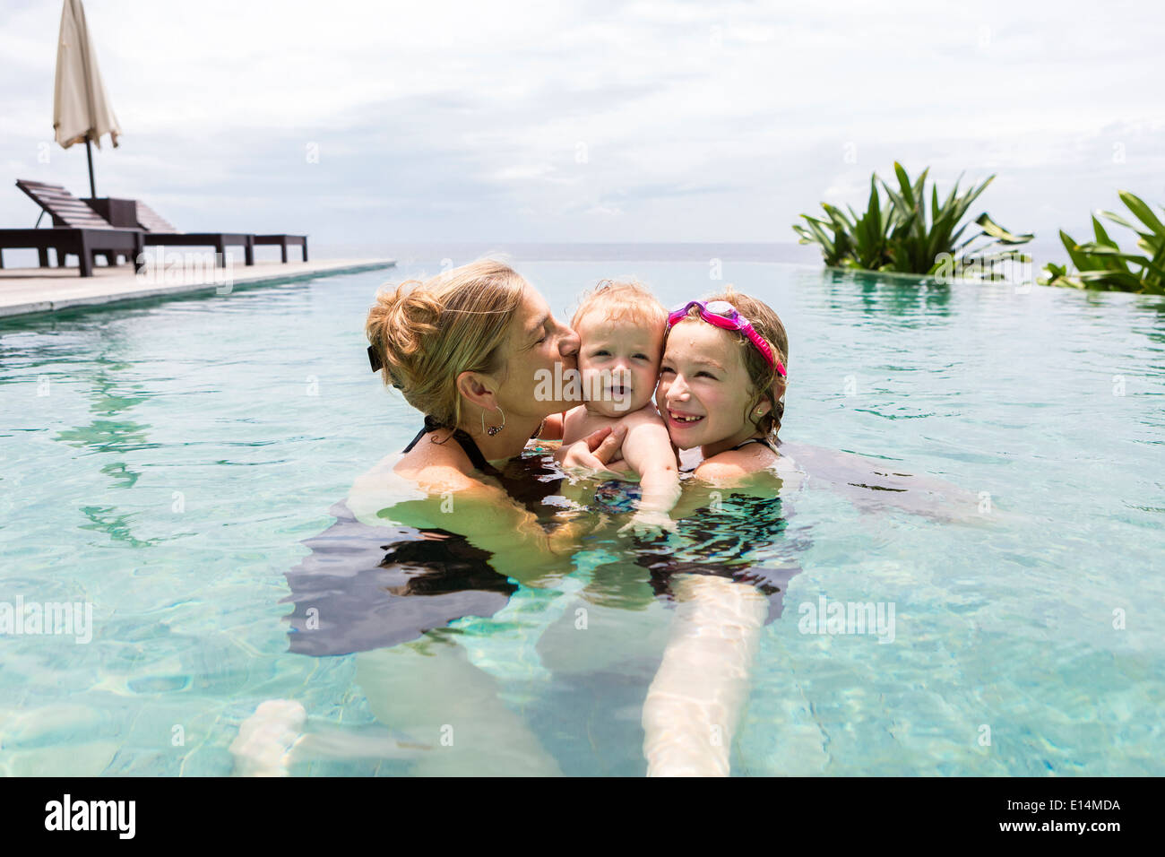 Family relaxation hi-res stock photography and images - Alamy