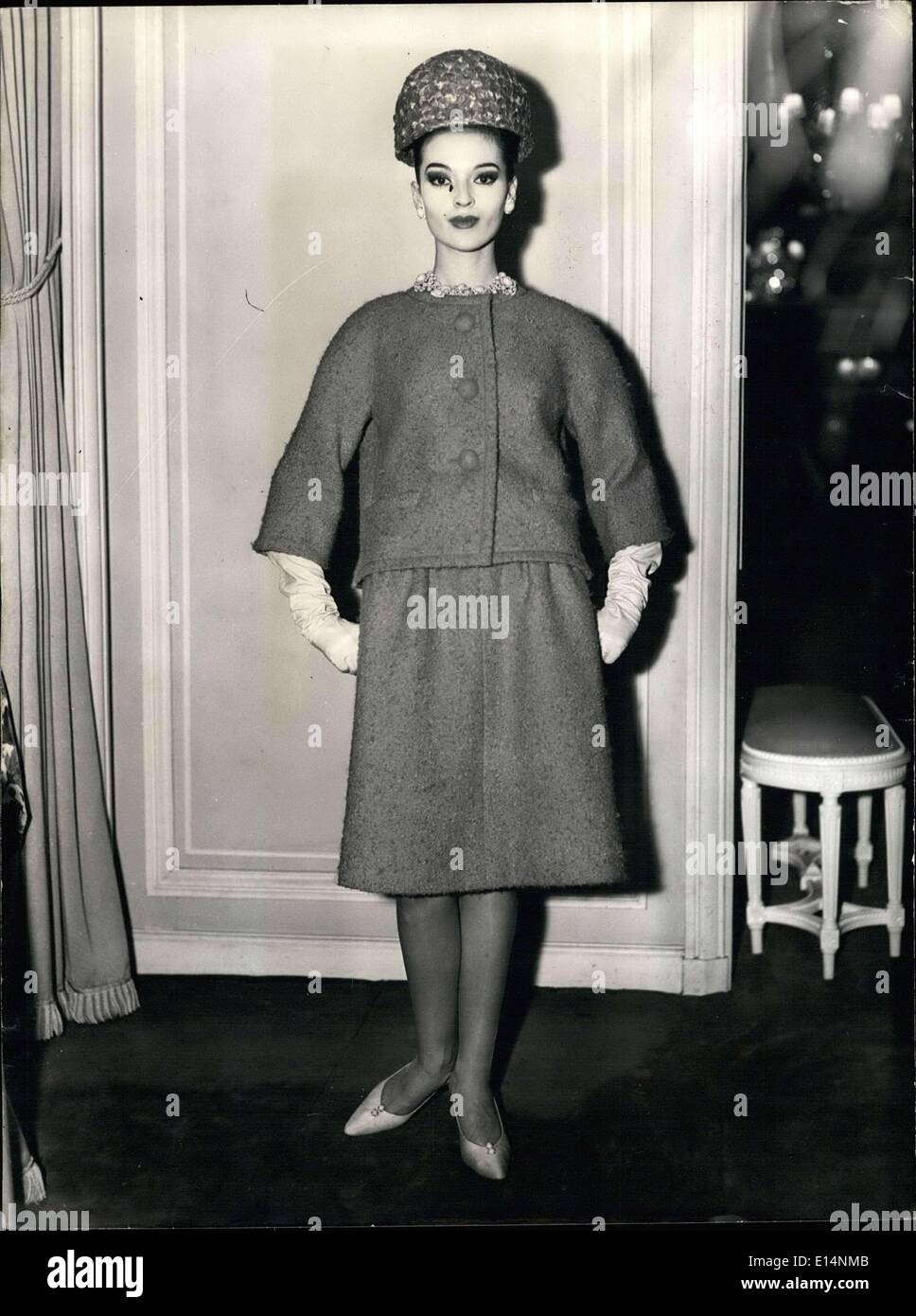 Paris fashions for spring summer 1960 hi-res stock photography and ...