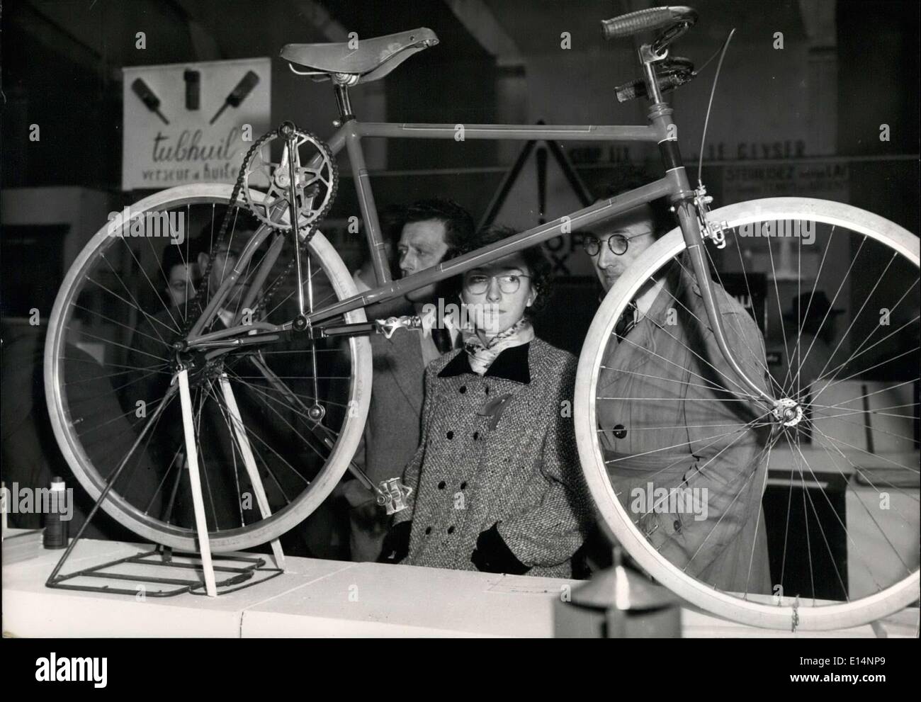 Alternating motion hi-res stock photography and images - Alamy