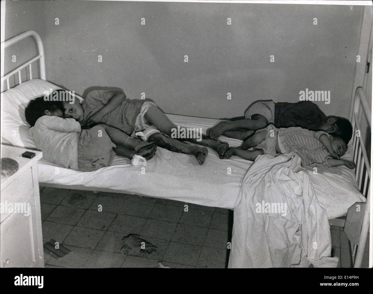 Cower hi-res stock photography and images - Alamy