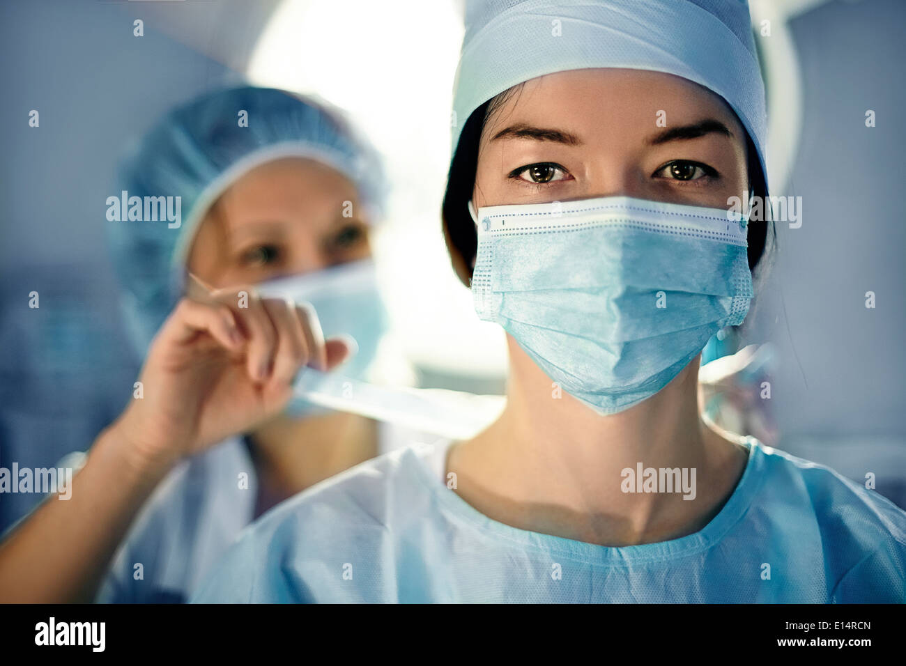 Caucasian surgeon wearing mask in operating room Stock Photo - Alamy