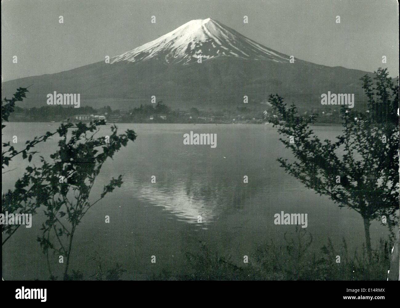 The first snow hi-res stock photography and images - Alamy