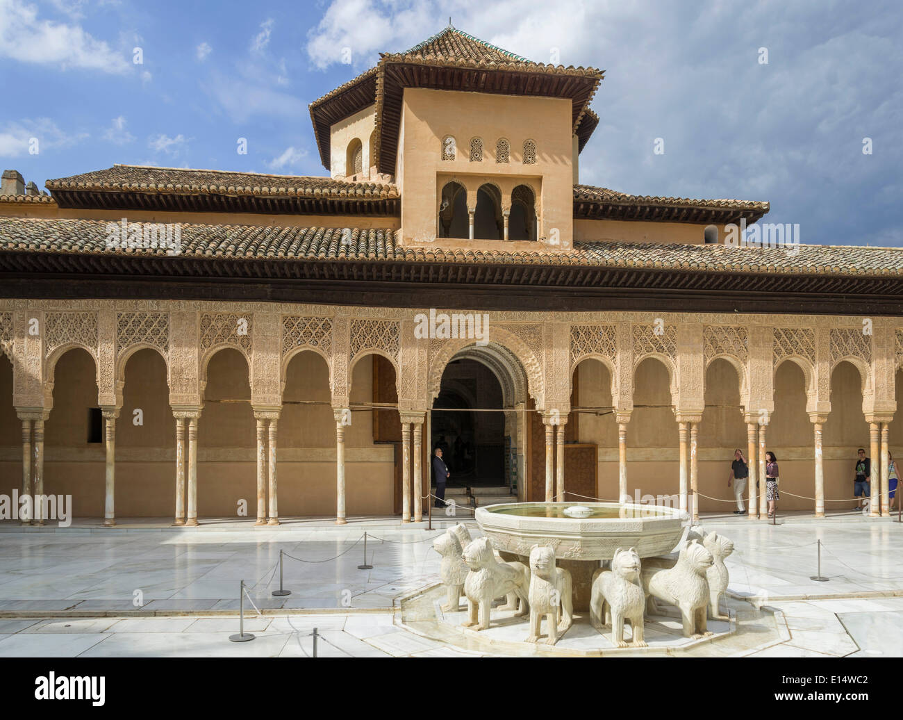 Palacio Nazaríes, Nasrid Palaces, Court of the Lions, Granada ...