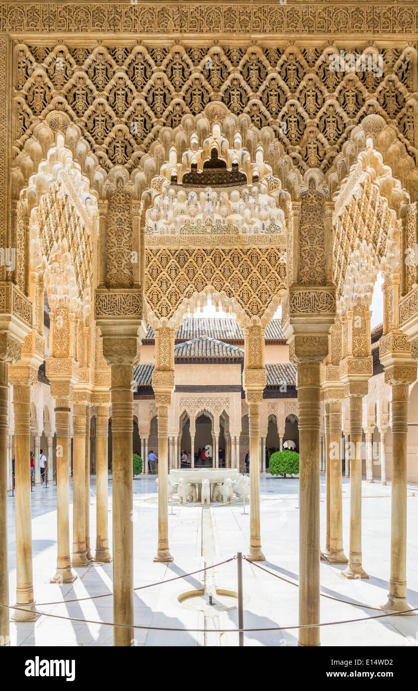 Palacio Nazaríes, Nasrid Palaces, Court of the Lions, Granada ...