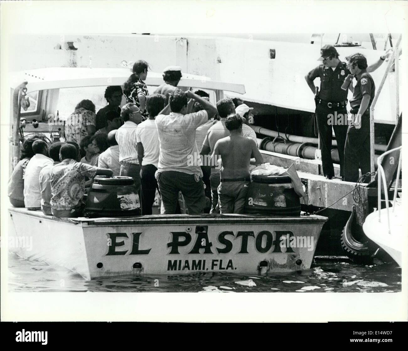 Cuban immigration hi-res stock photography and images - Alamy