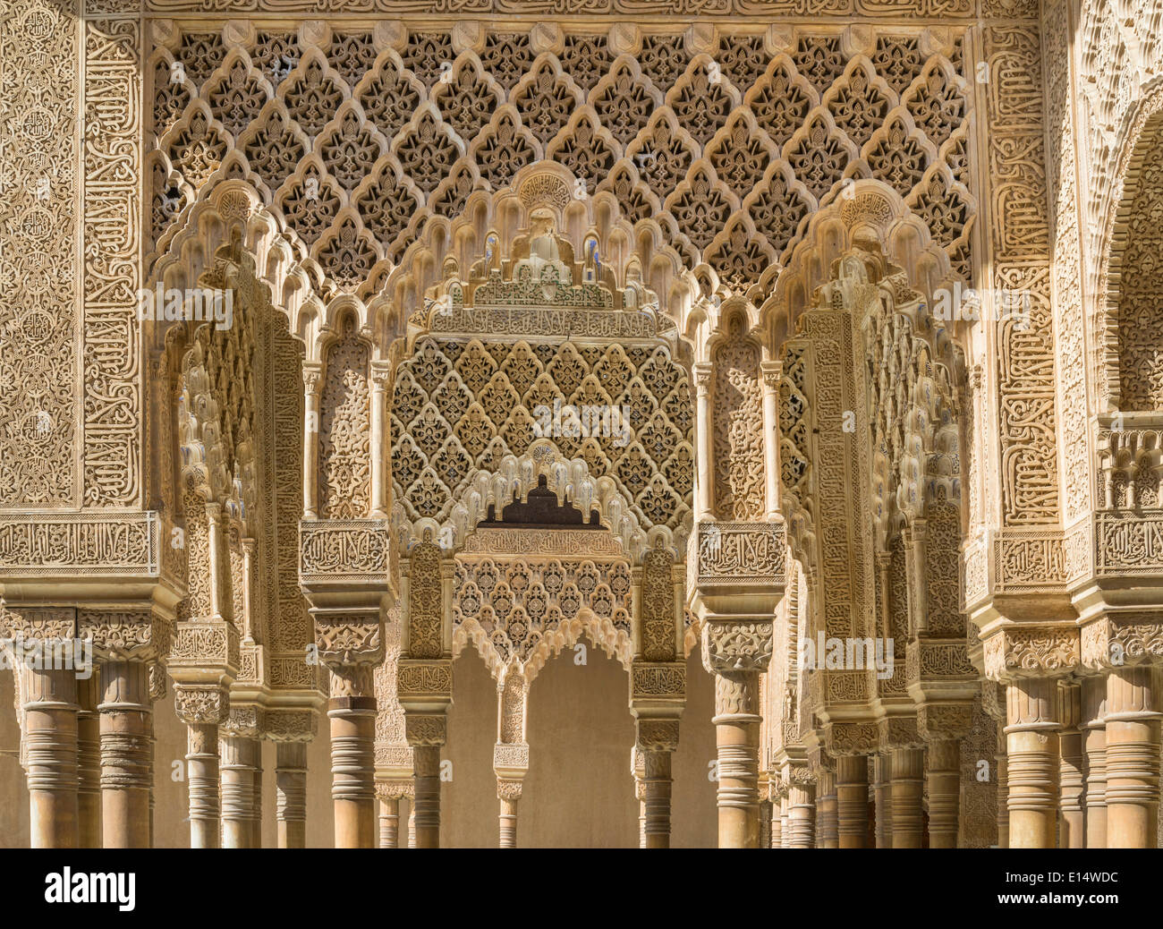 Palacio Nazaríes, Nasrid Palaces, Court of the Lions, Granada ...