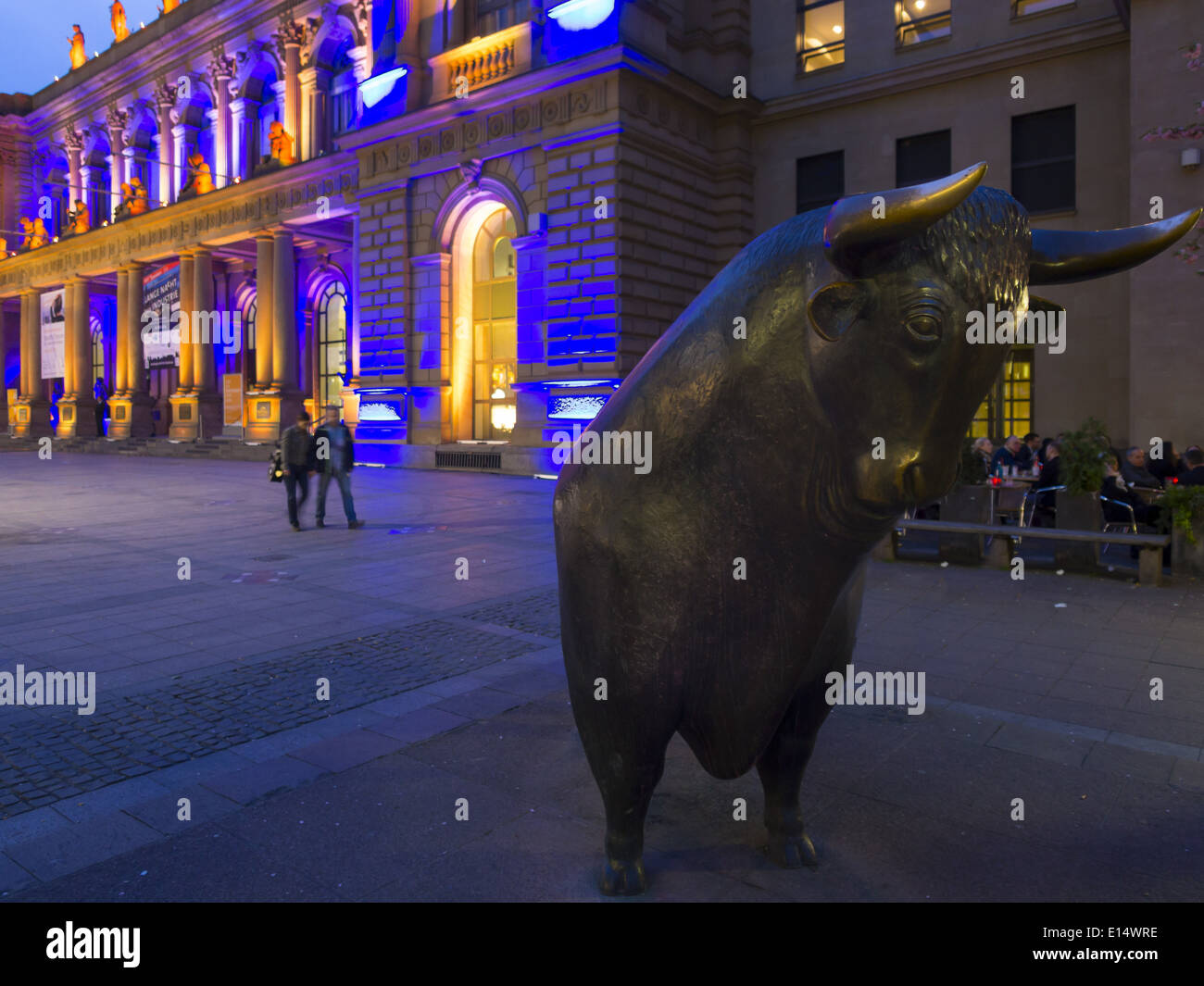 Frankfurt stock exchange bull hi-res stock photography and images - Alamy