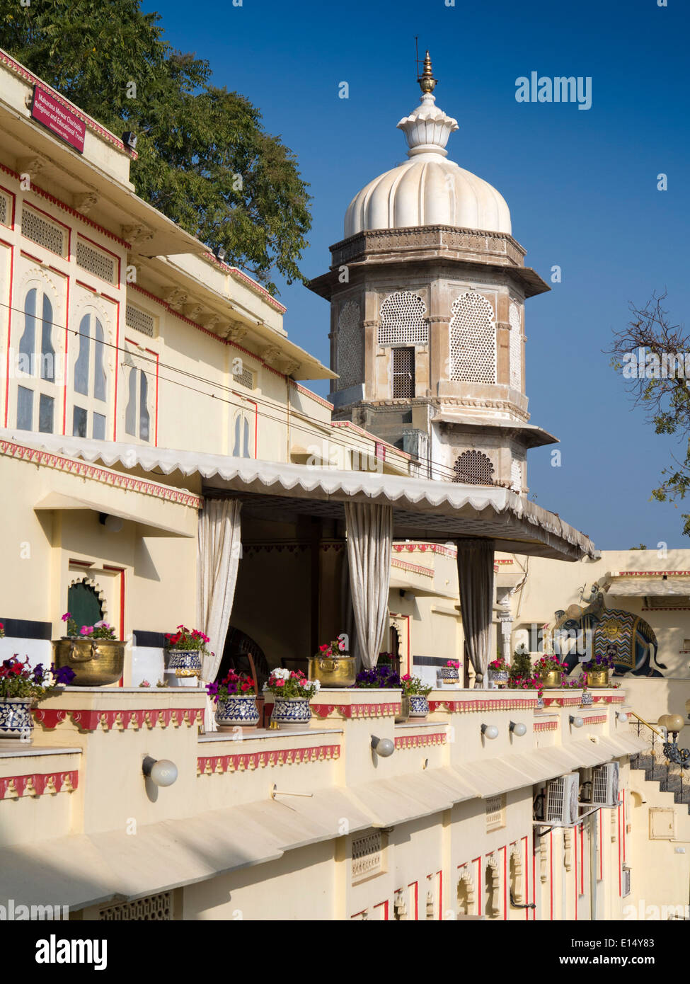 Chatri hi-res stock photography and images - Alamy