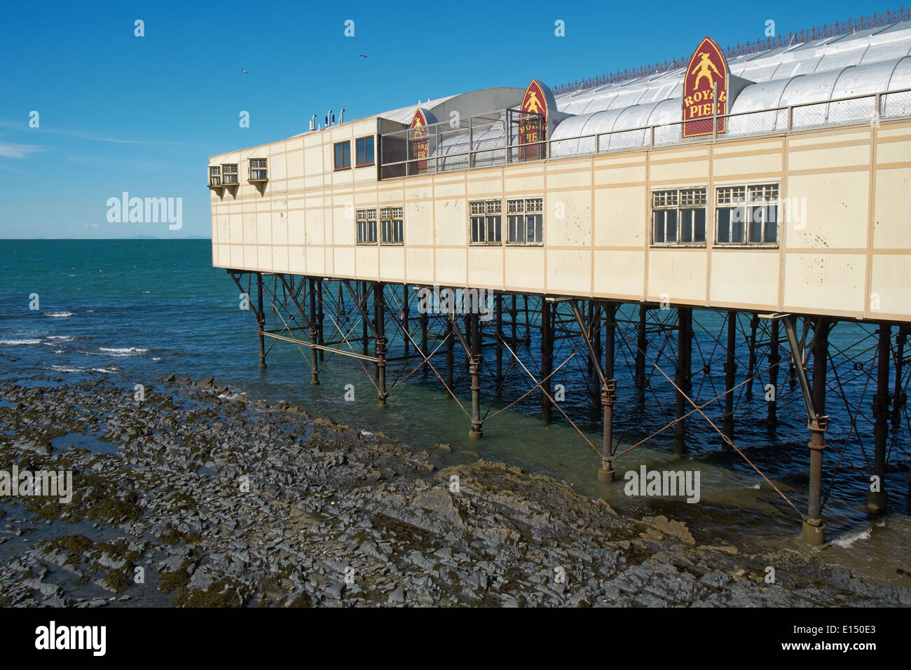 The royal pier aberystwyth hi-res stock photography and images - Alamy