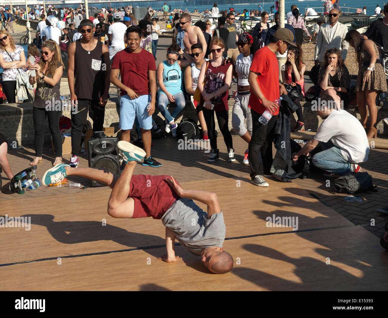 Breakdancing on the Brighton seafront Stock Photo - Alamy