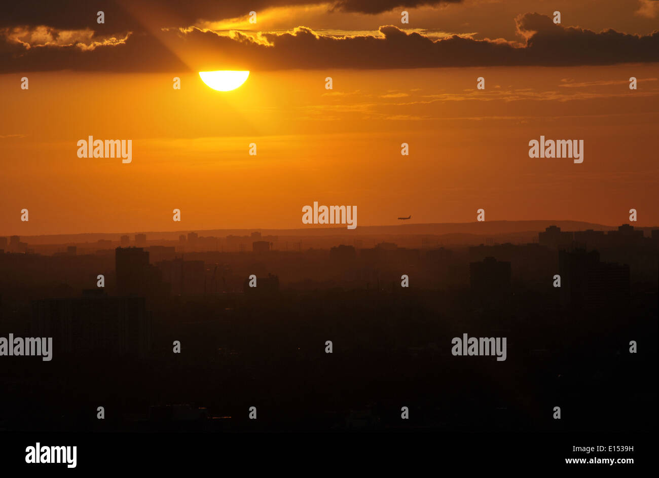 Setting levels hi-res stock photography and images - Alamy