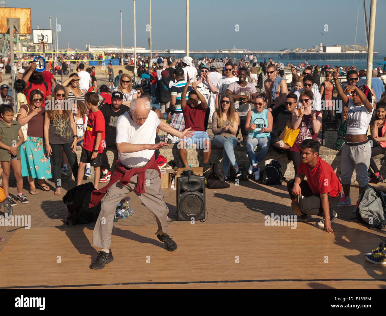 Breakdancing on the Brighton seafront Stock Photo - Alamy