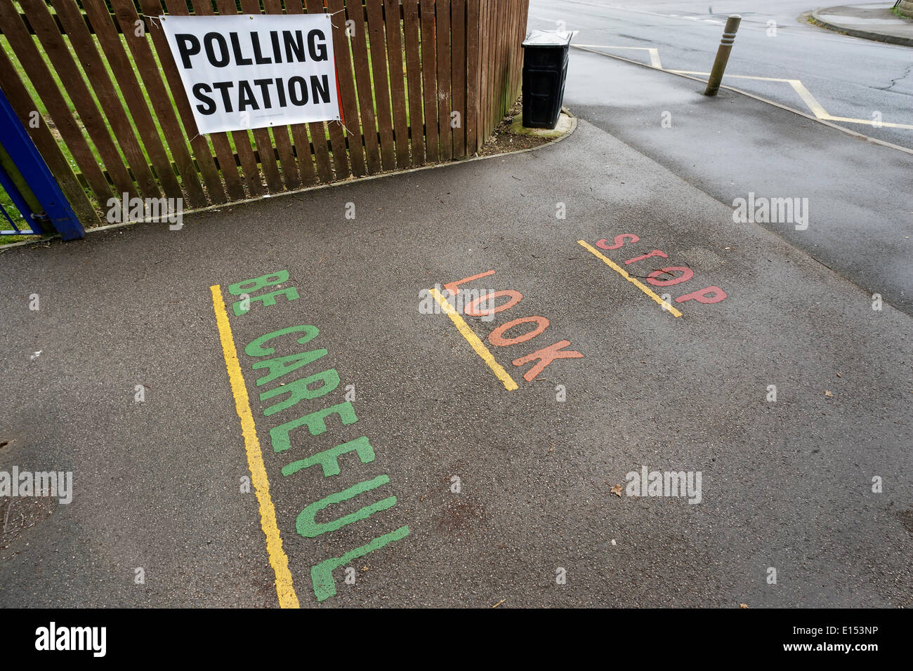 CHIPPENHAM, UK, 22nd May, 2014. Polling station banner outside a school ...