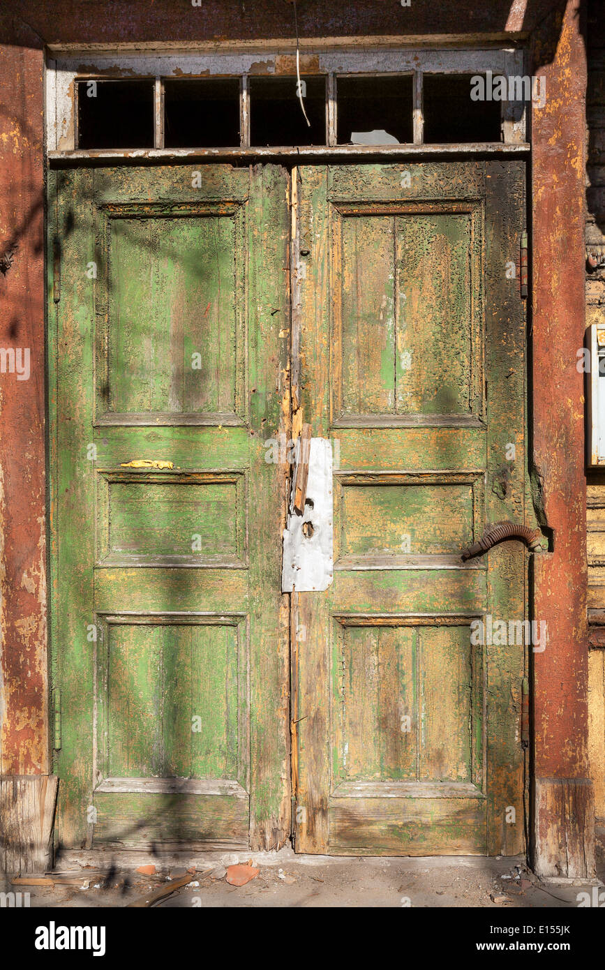 Old closed wooden door broken hi-res stock photography and images - Alamy