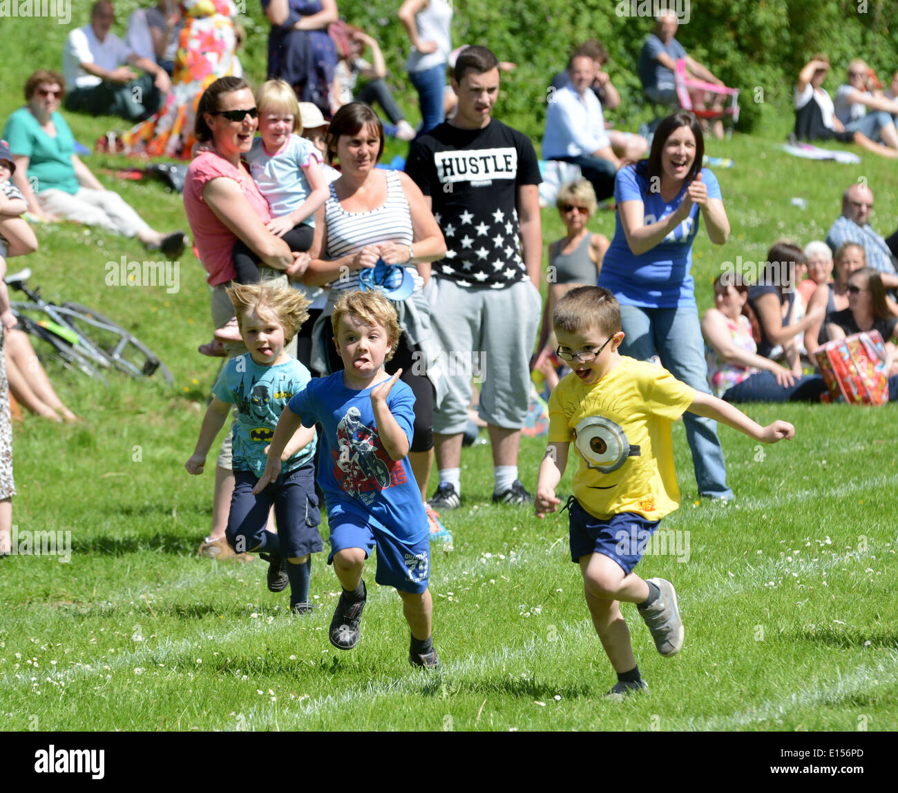 School sports day running race hi-res stock photography and images - Alamy
