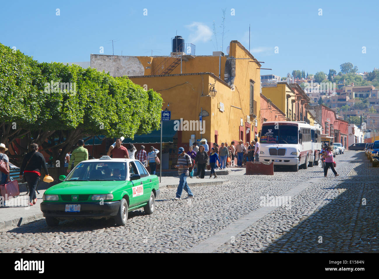 Mexico bus stop hi-res stock photography and images - Alamy