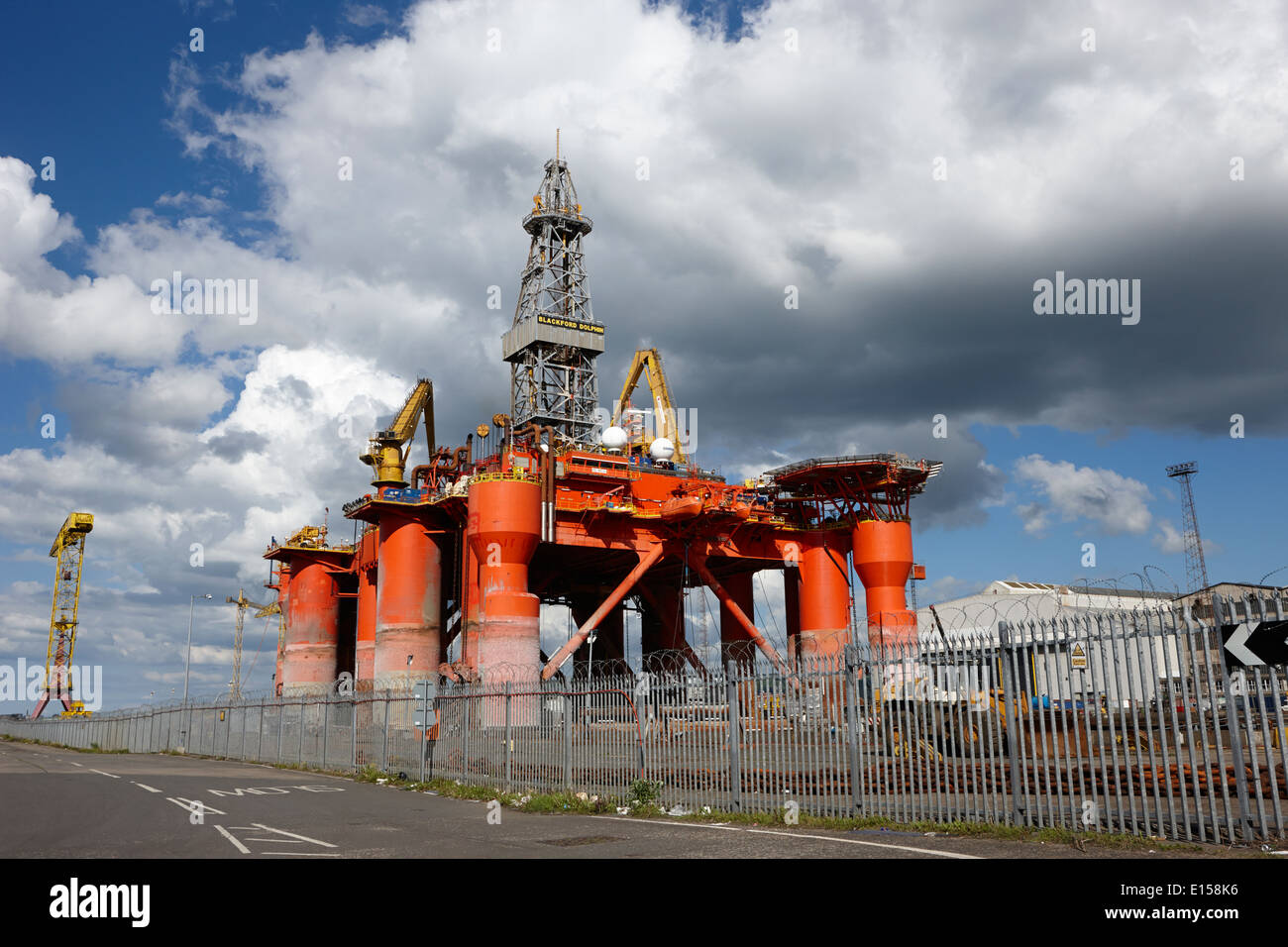 Blackford dolphin deepwater oil rig hi-res stock photography and images ...