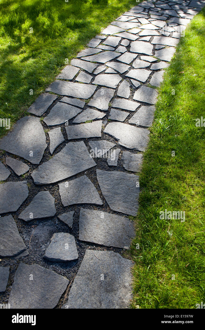 Garden path texture in grassy green lawn grass sidewalk Stock Photo - Alamy