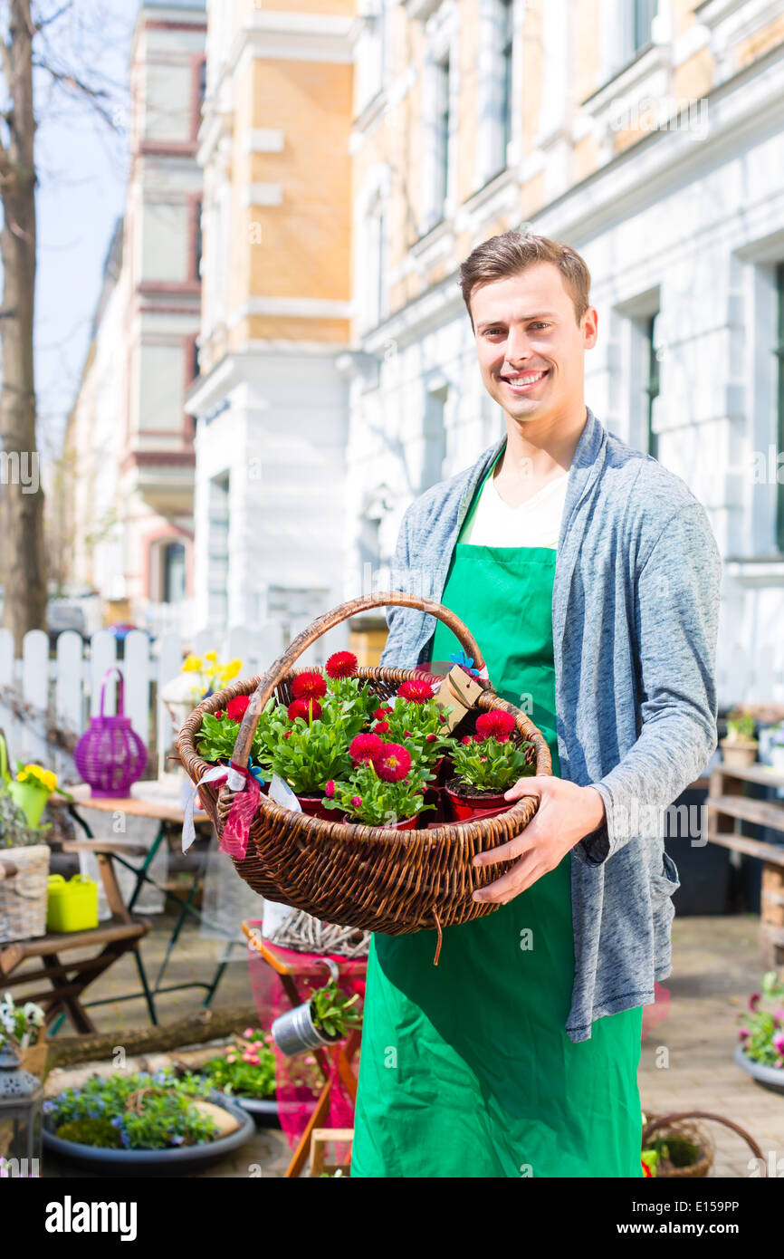 Outdoor flower shop hi-res stock photography and images - Alamy