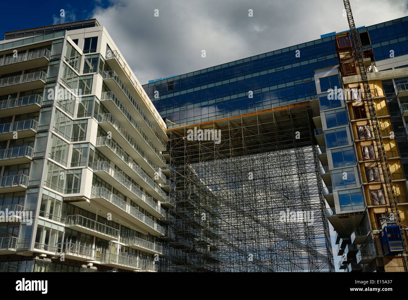 Construction scaffolding for SkyBridge cladding at Pier 27 Condominiums ...