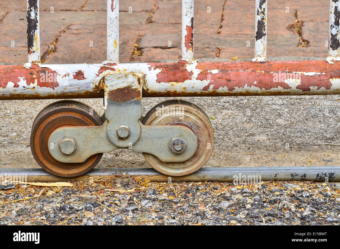 Metal door with wheel hi-res stock photography and images - Alamy