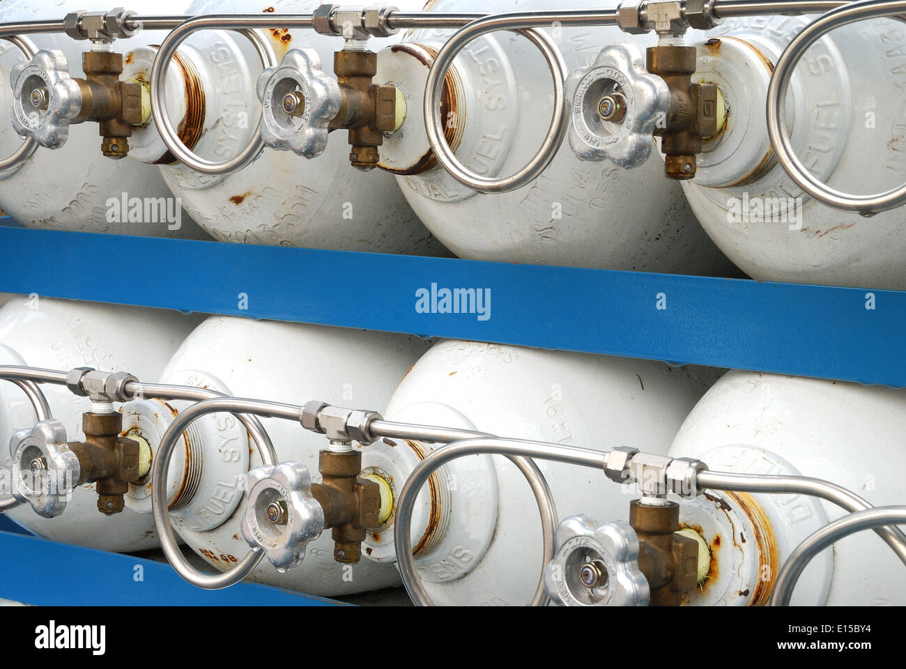 LPG high pressure cascade system using steel bottles in a rack system ...