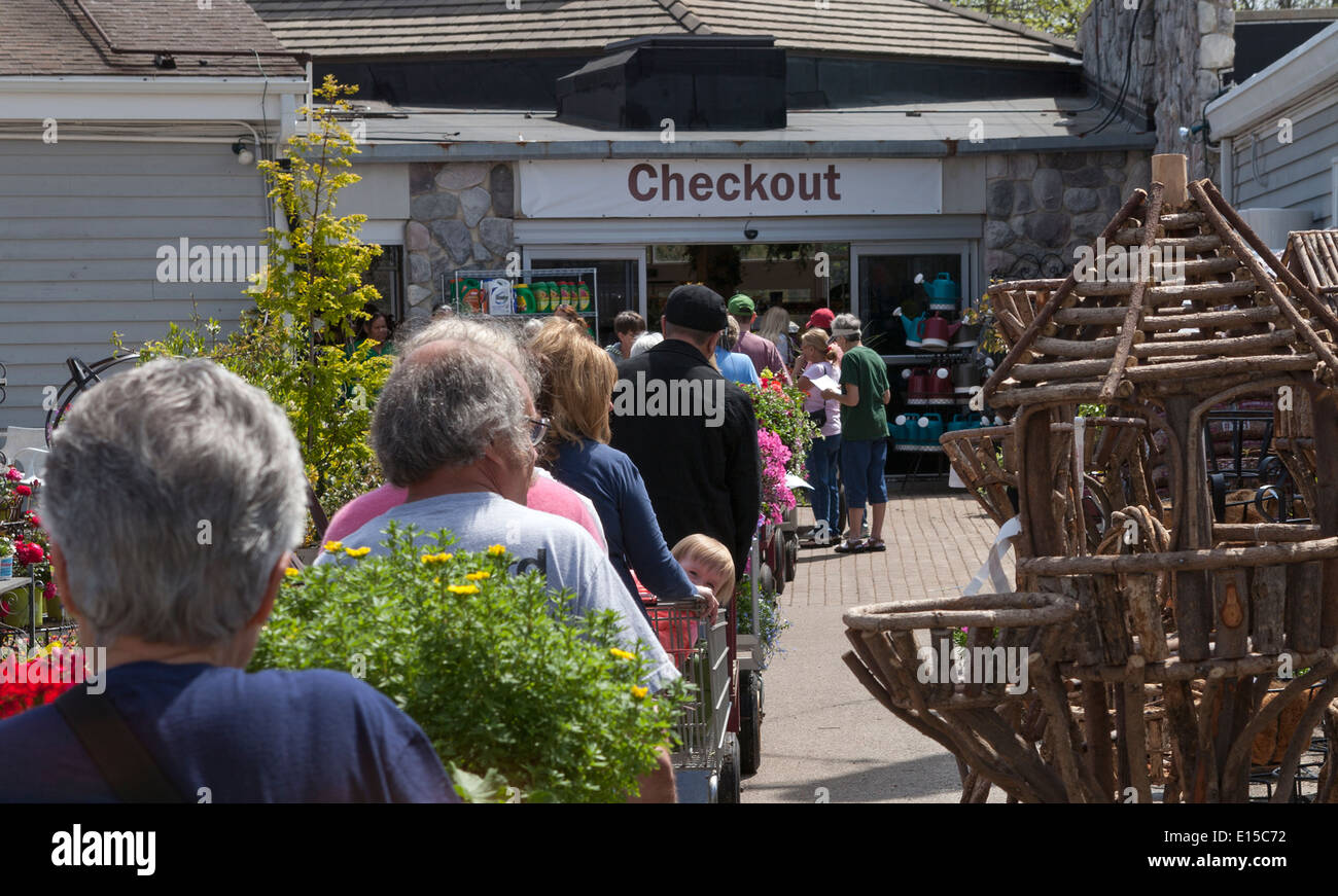 Checkout line queue hi-res stock photography and images - Alamy
