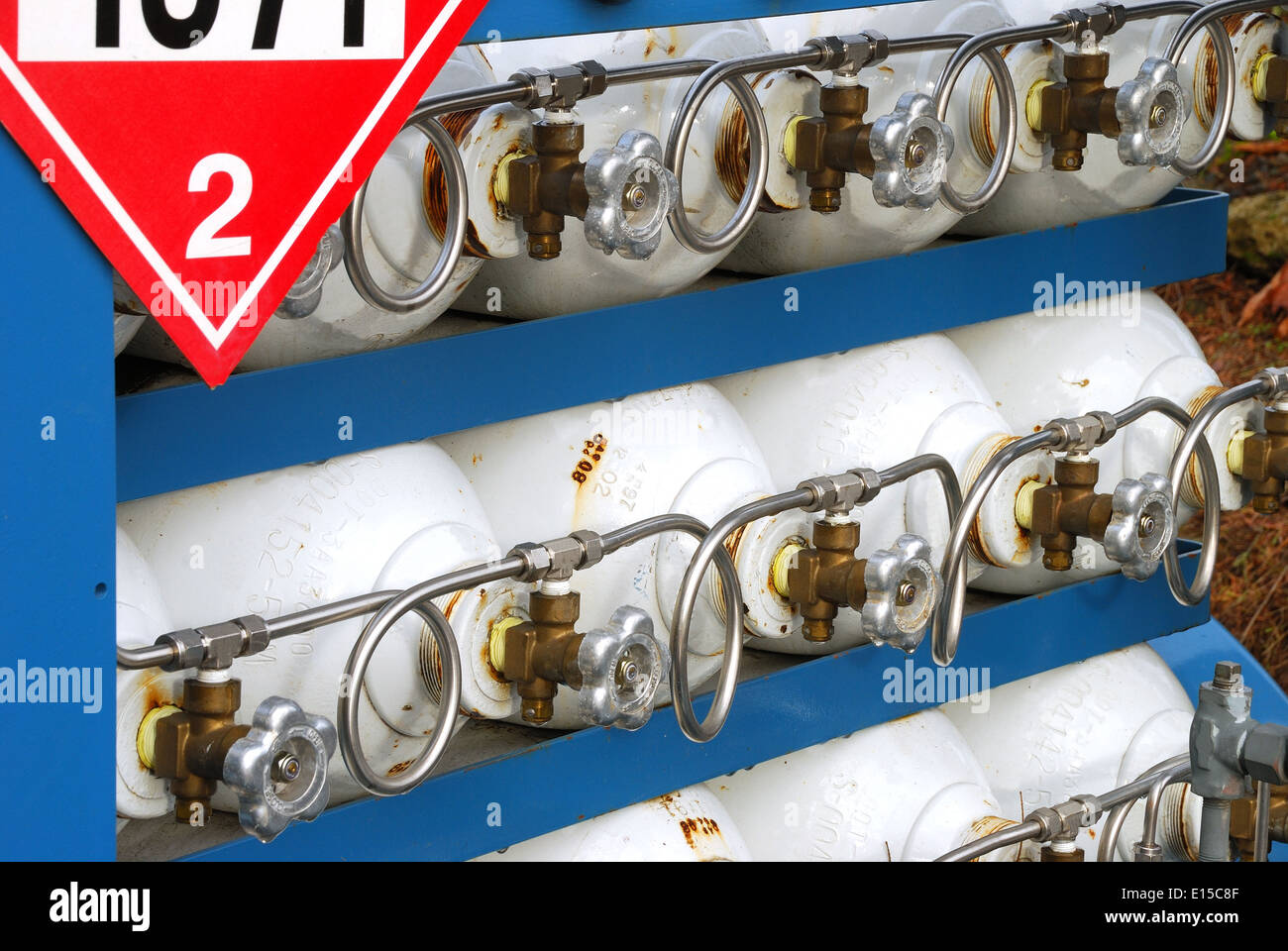 LPG high pressure cascade system using steel bottles in a rack system ...