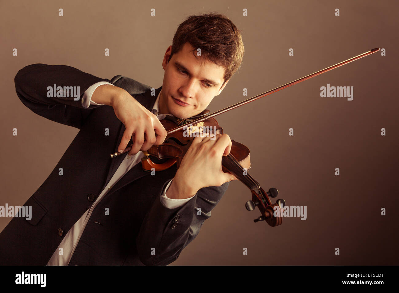Man violinist playing violin. Classical music art Stock Photo - Alamy
