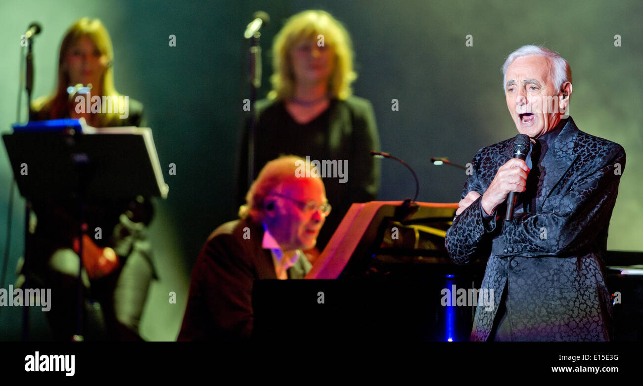 Charles aznavour in concert hi-res stock photography and images - Alamy