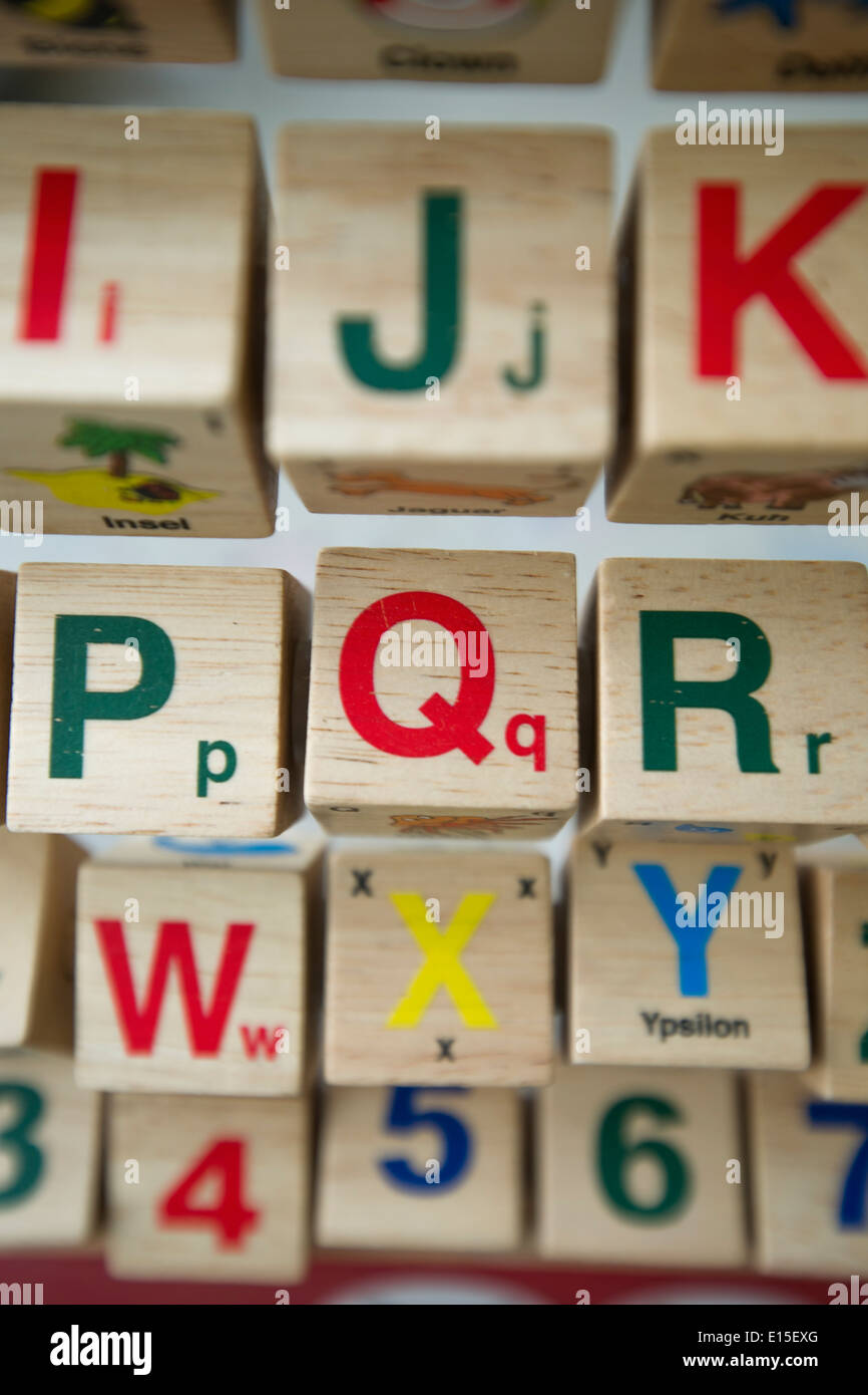Alphabet cubes hi-res stock photography and images - Alamy