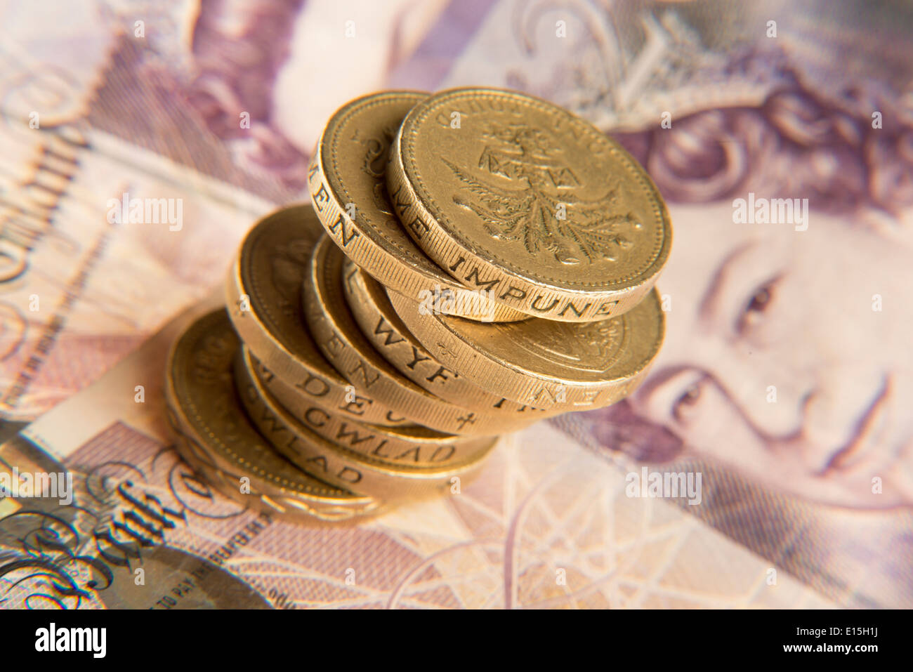 20 pound notes pile hi-res stock photography and images - Alamy