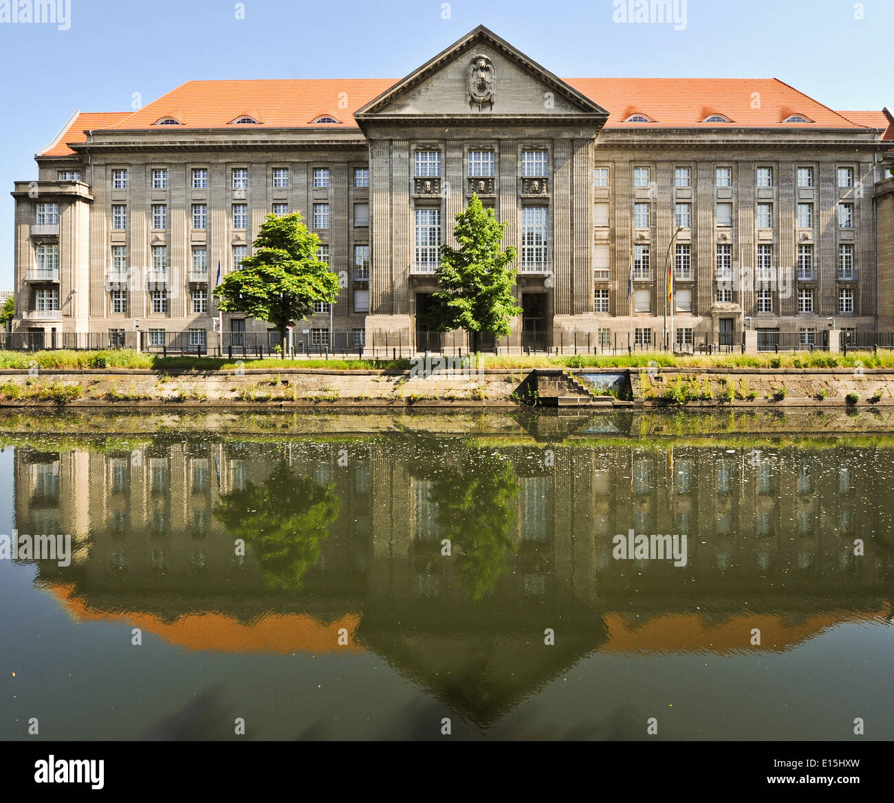 German defence ministry hi-res stock photography and images - Alamy