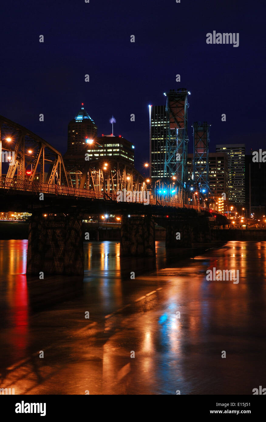 Historic Hawthorn lift bridge crossing the Willamette River in Portland ...