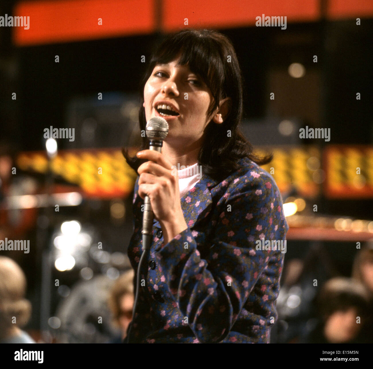 LESLEY DUNCAN (1943-2010) UK pop singer on Ready, Steady, Go in 1965 ...