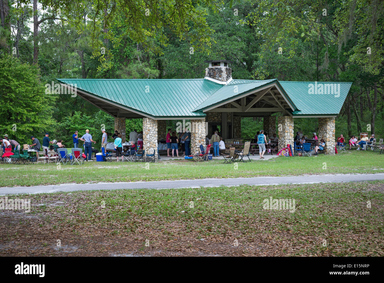 Community park picnic hi-res stock photography and images - Alamy