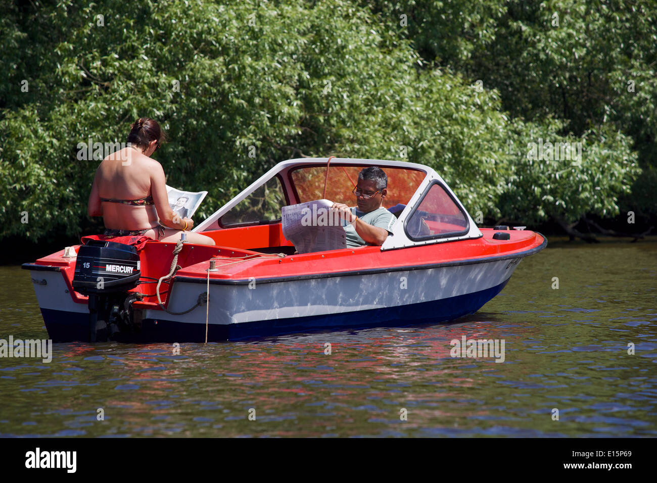 Paper boat two people hi-res stock photography and images - Alamy