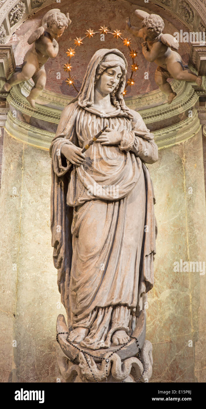 Virgin mary statue italy hi-res stock photography and images - Alamy