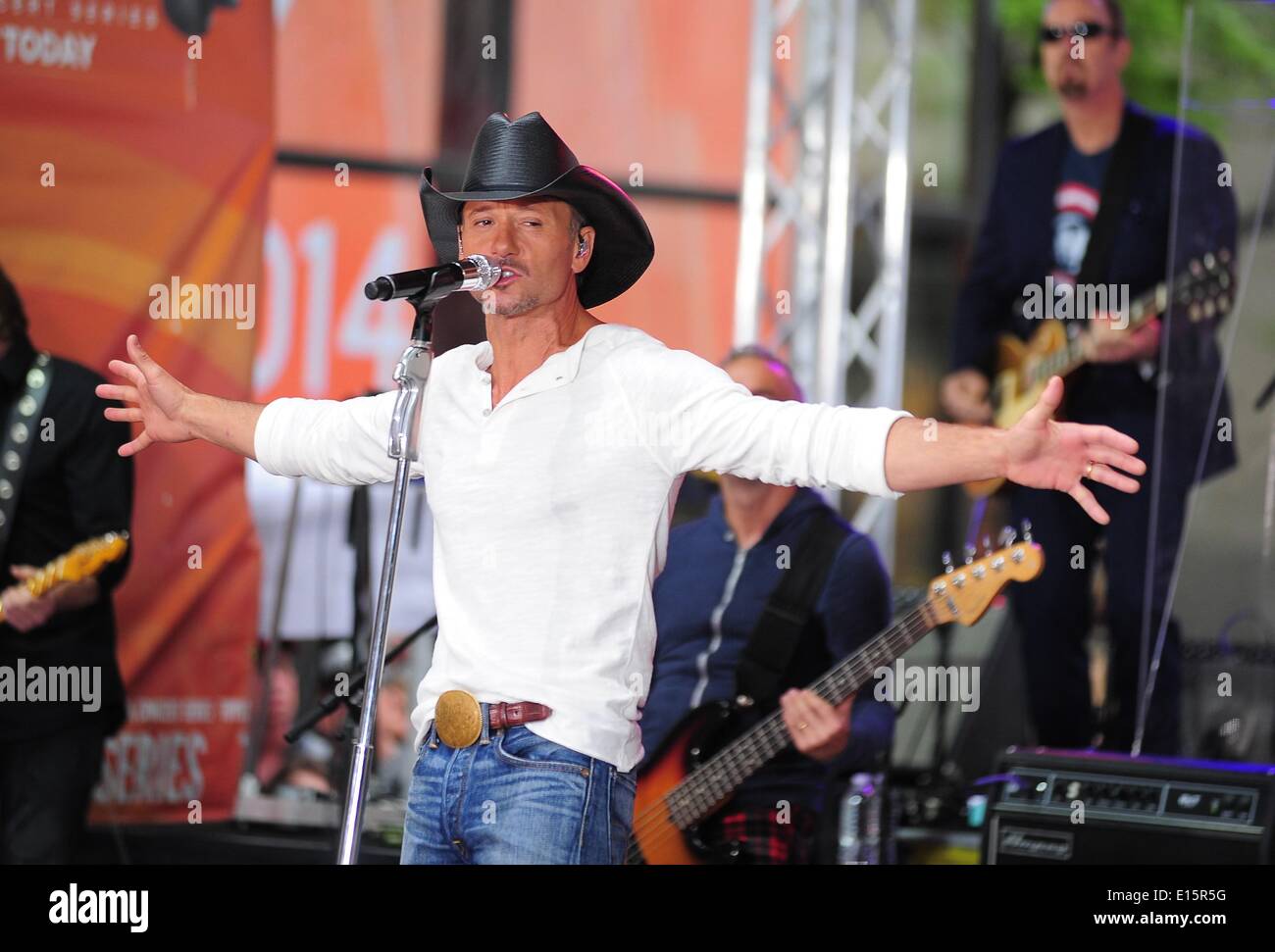 New York, NY, USA. 23rd May, 2014. Tim McGraw on stage for NBC Today ...