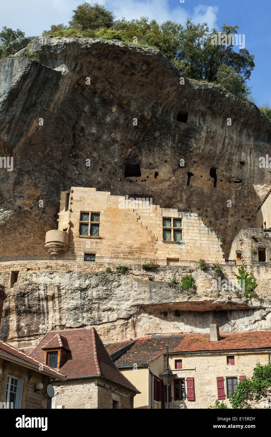 Château de Tayac, housing part of the Musée national de Préhistoire ...