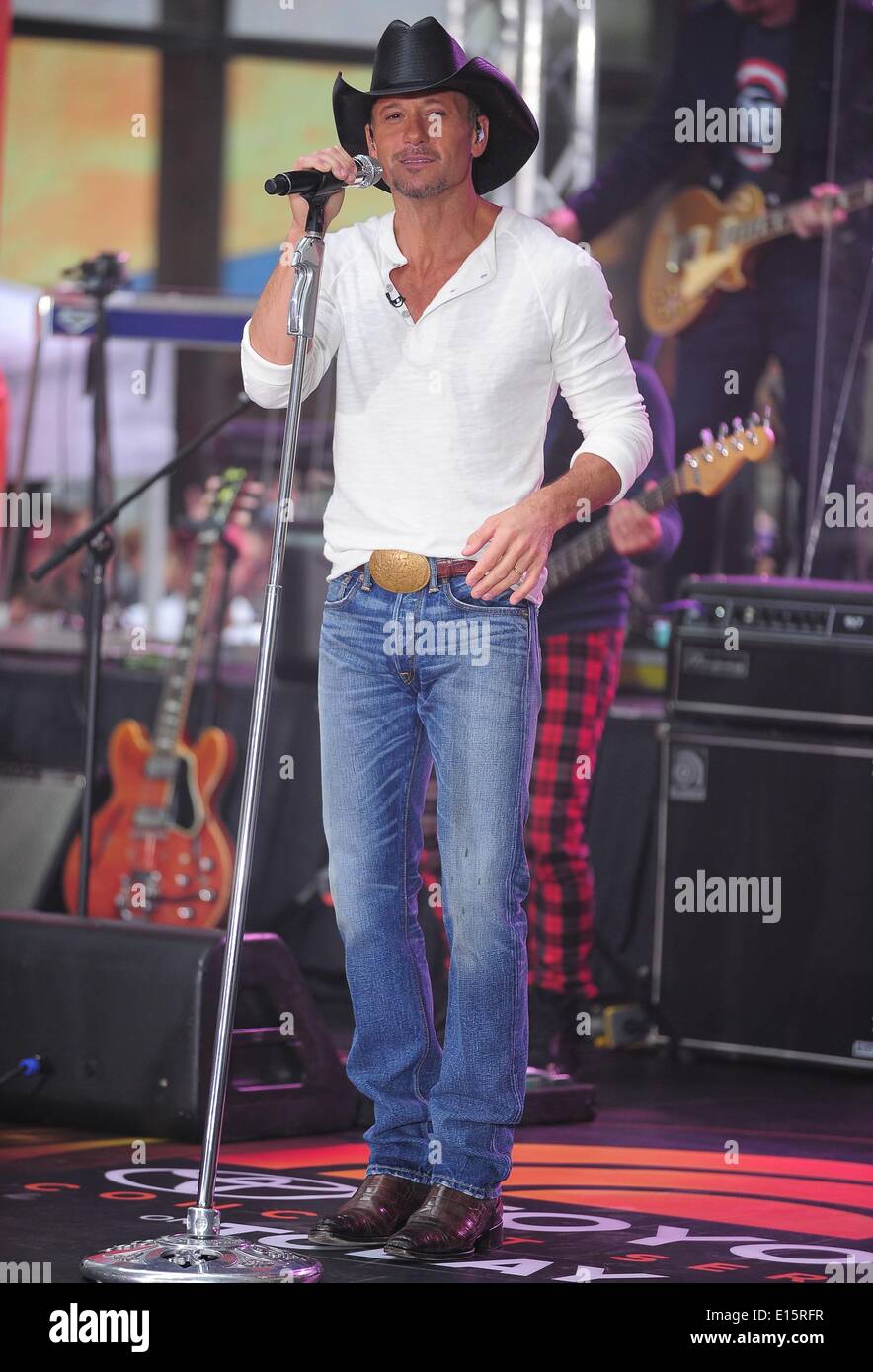 New York, NY, USA. 23rd May, 2014. Tim McGraw on stage for NBC Today ...