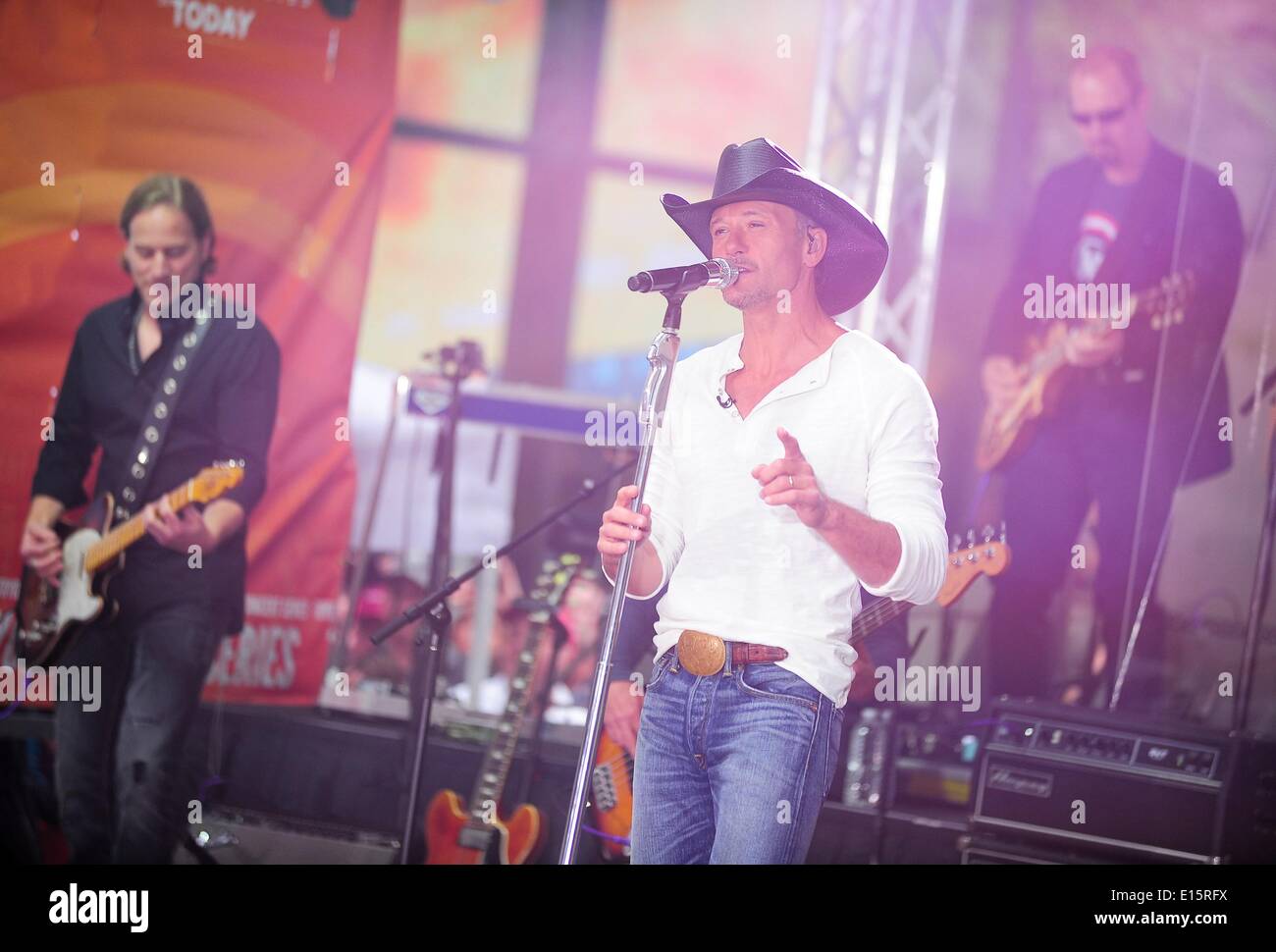 New York, NY, USA. 23rd May, 2014. Tim McGraw on stage for NBC Today ...