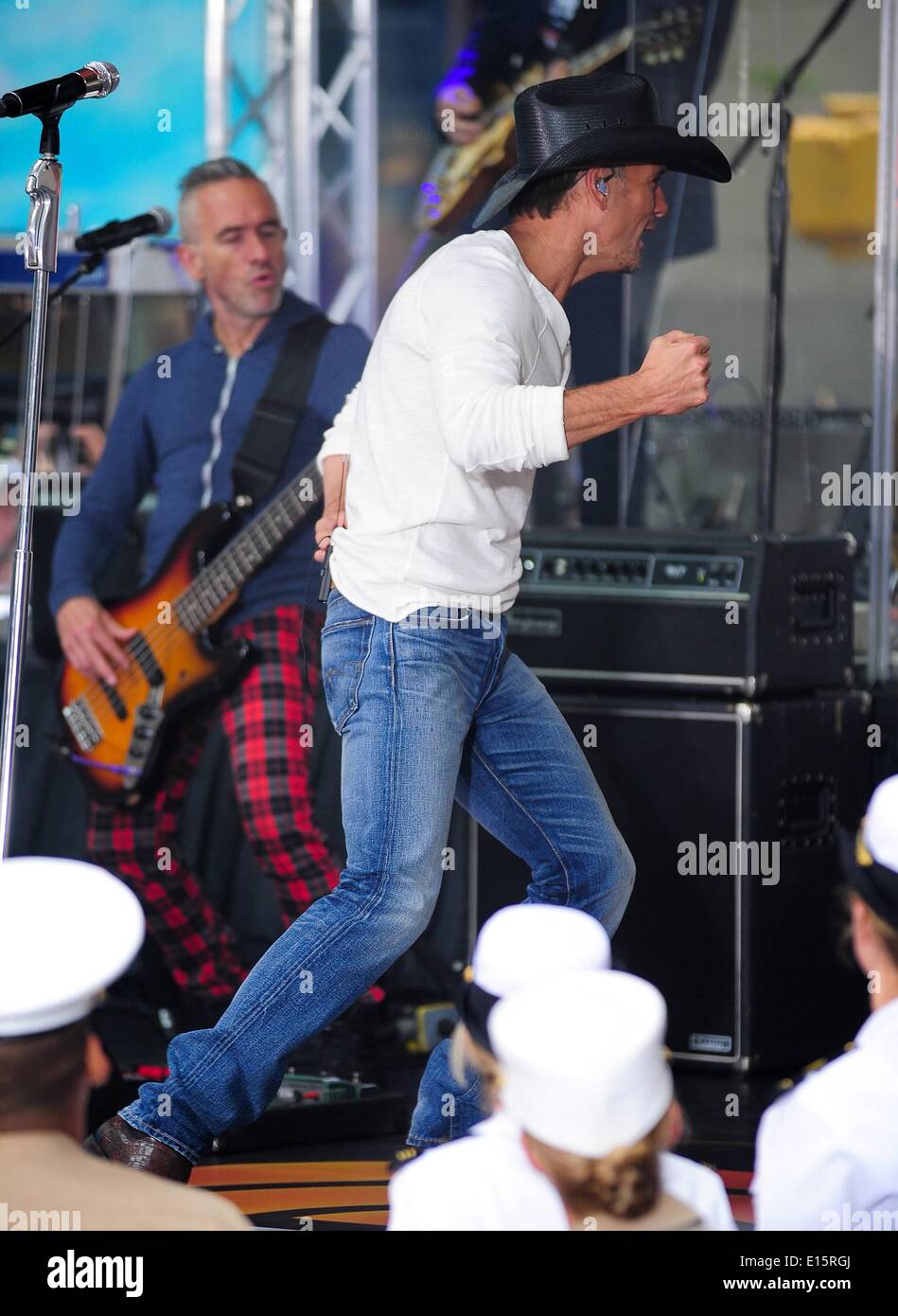 New York, NY, USA. 23rd May, 2014. Tim McGraw on stage for NBC Today ...