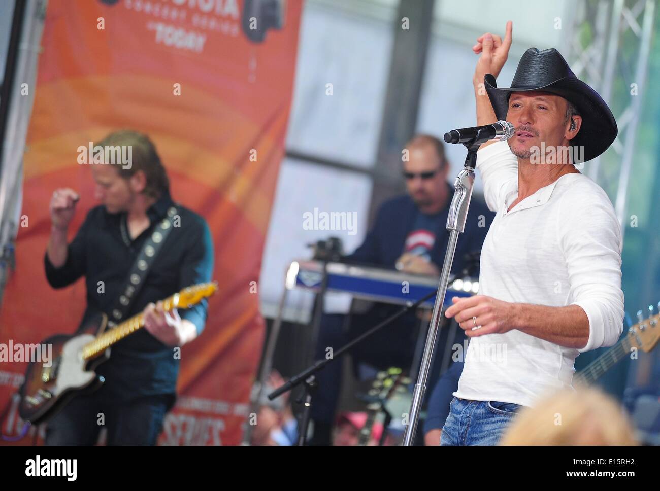 New York, NY, USA. 23rd May, 2014. Tim McGraw on stage for NBC Today ...