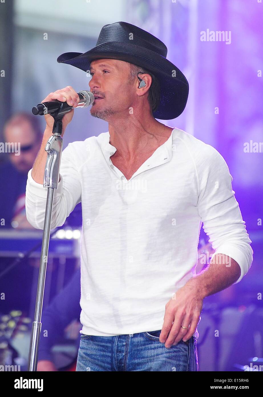 New York, NY, USA. 23rd May, 2014. Tim McGraw on stage for NBC Today ...