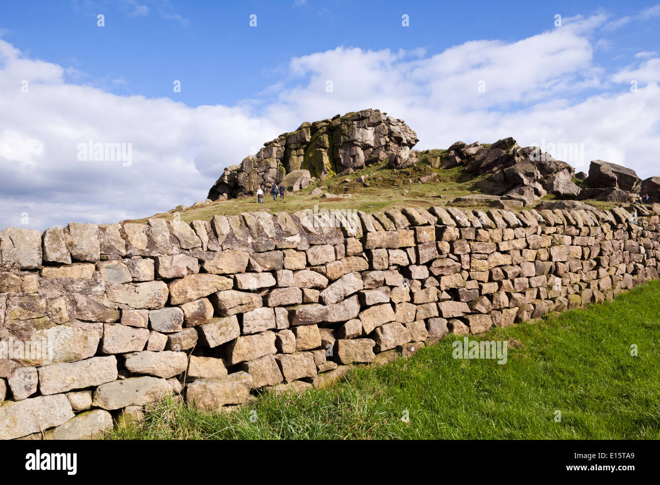 Millstone grit wall hi-res stock photography and images - Alamy