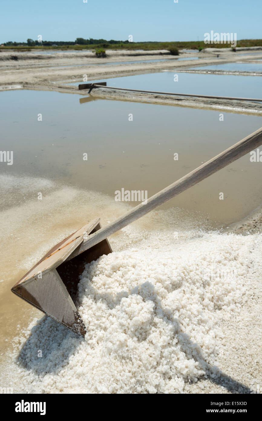 Traditional salt farming hi-res stock photography and images - Alamy