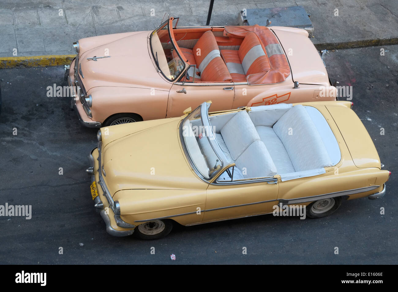 Classic 1950s American convertibles waiting for tourist rides. Havana ...