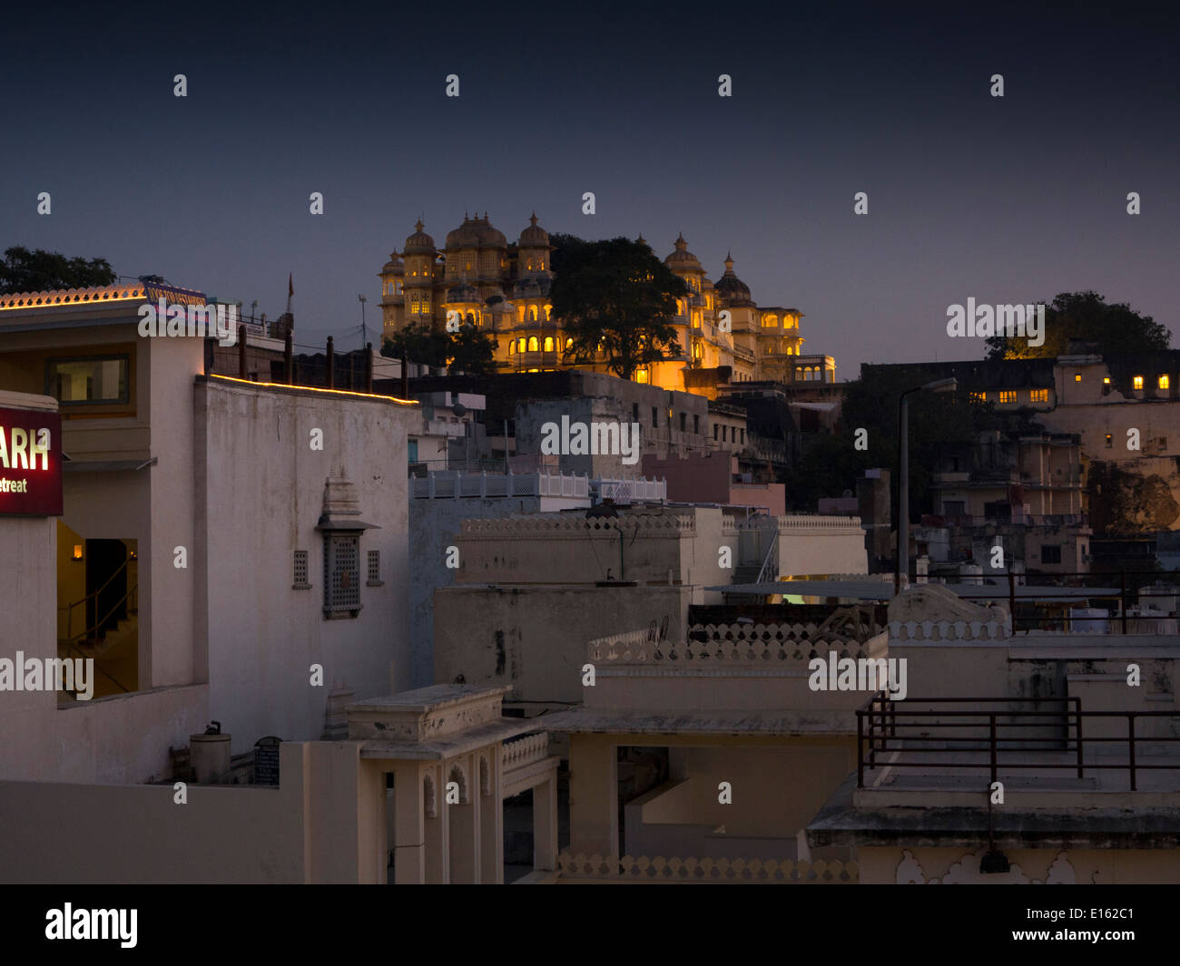 Night view city palace udaipur hi-res stock photography and images - Alamy